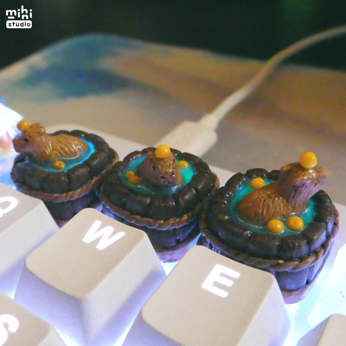 Capybara With Fruit Onsen Artisan Keycap (Backlit) | Mihi Mini Studio